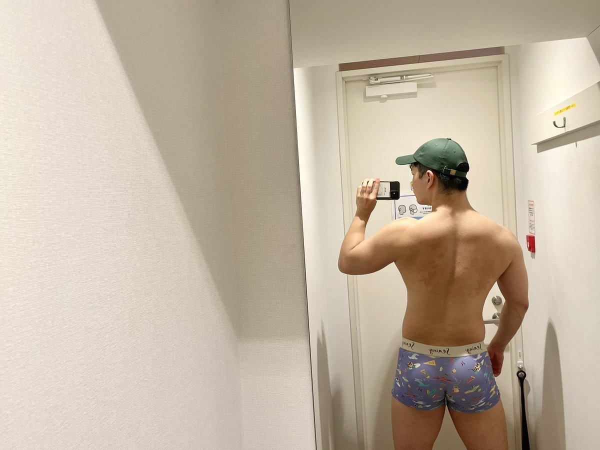 へーすけ / Eisuke on Twitter: "今日は軽めに背中 お疲れ様でした🦦 (汗疹がひどい)"