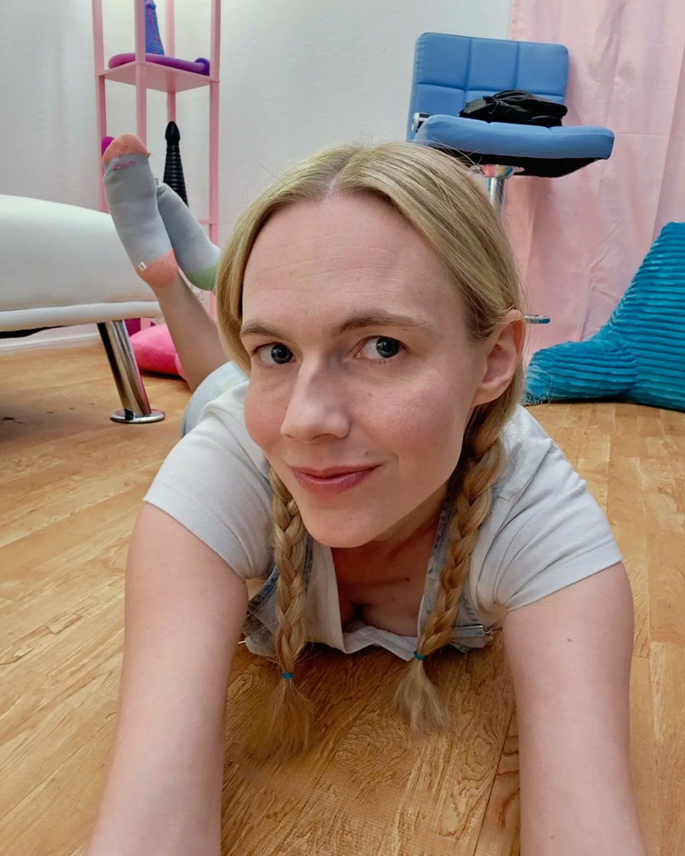 Rebel Rhyder On Twitter My Hardwood Flooring Is Fake
