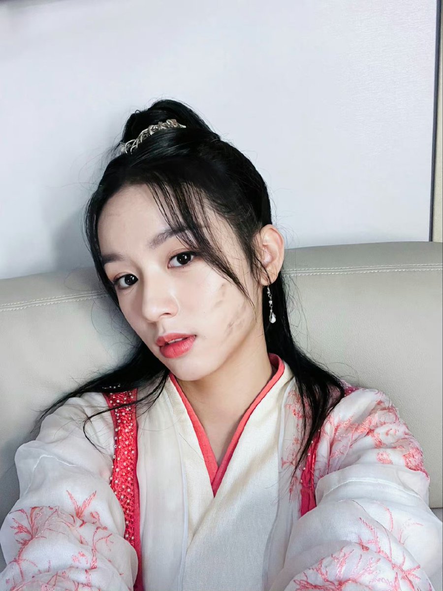 ZHOUYE THAILAND on Twitter: "20230511 | Weibo update 💐 สาวน้อยผู้หิวโหยมาแล้ว #โหวหมิงฮ่าว รีบ ...