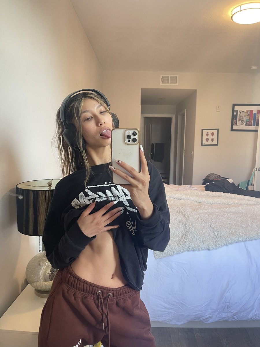 DOM on Twitter: "https://twitch.tv/domskurtz come say hi to the girls in the comments