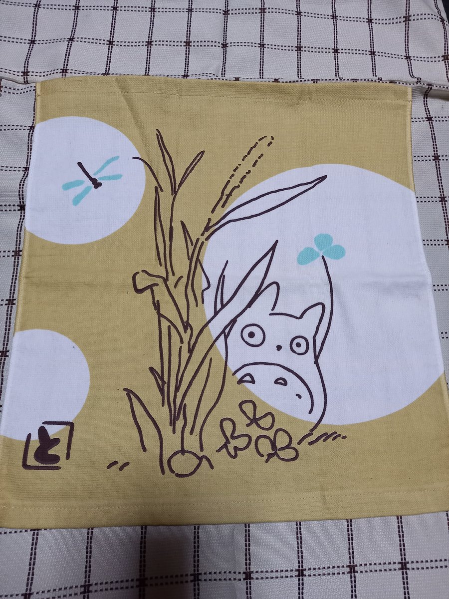 ととろっち🐘 On Twitter 今日の戦利品は 新品のトトロの ハンドタオル 2枚で220円でした💰 ポケットには 入らないくらい どちらも大きいですが とってもかわいいです😊