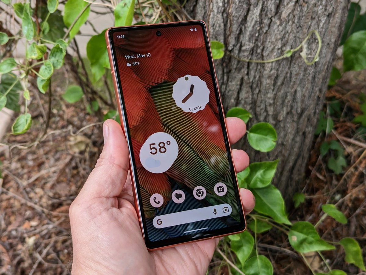 Zoomit | زومیت on Twitter: "🔹گوشی Pixel 7A با رنگ مرجانی"