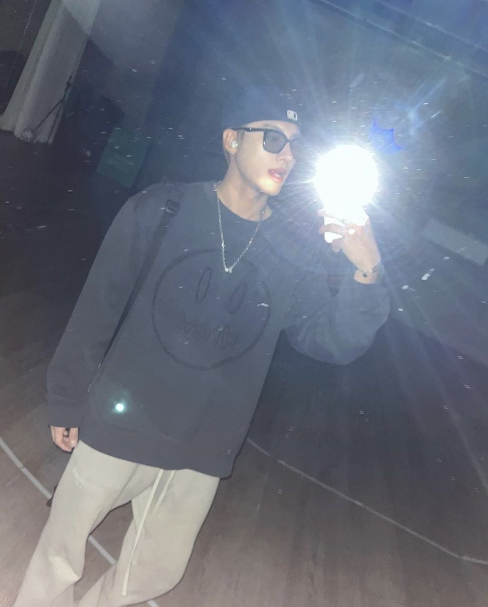 🖇📁 on Twitter: "[📸 051123] official_theboyz ig update! ERIC 😺📸 #THEBOYZ #ERIC"