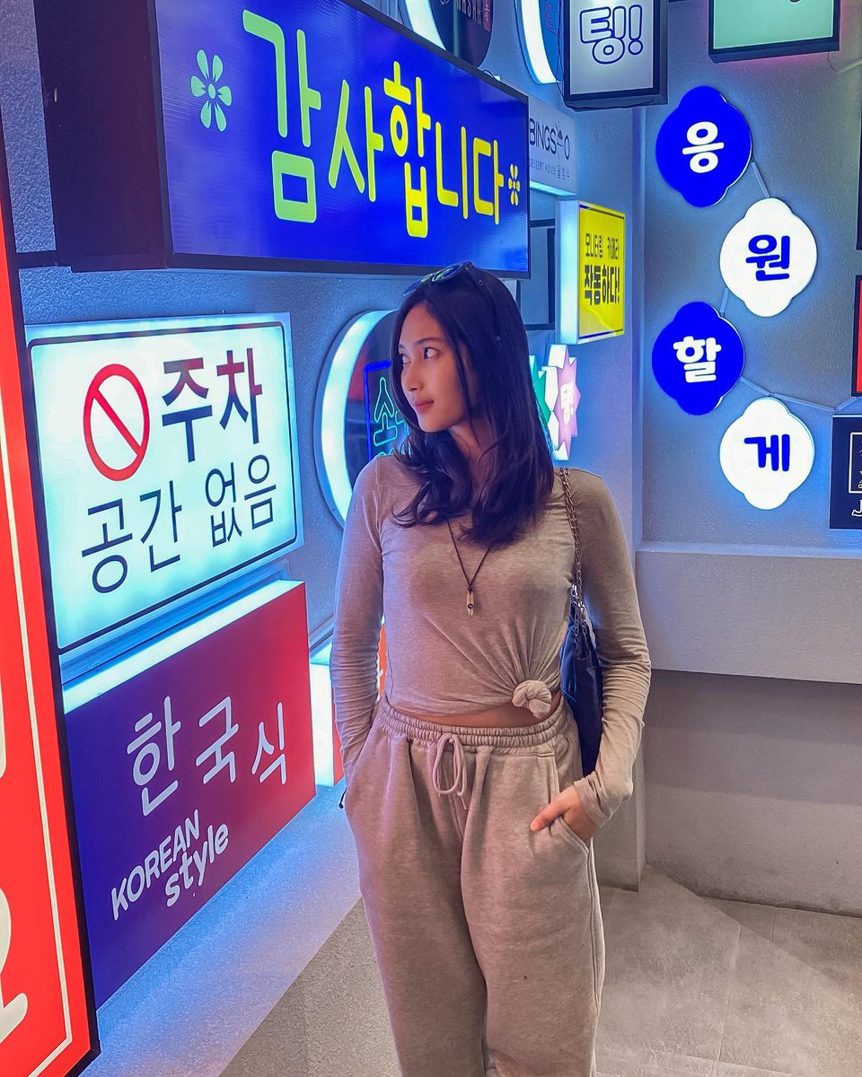 bahanbuatmalam on Twitter: "muka ny enk bget d bacolin 🥵🥵🥵🥵💦💦💦💦"