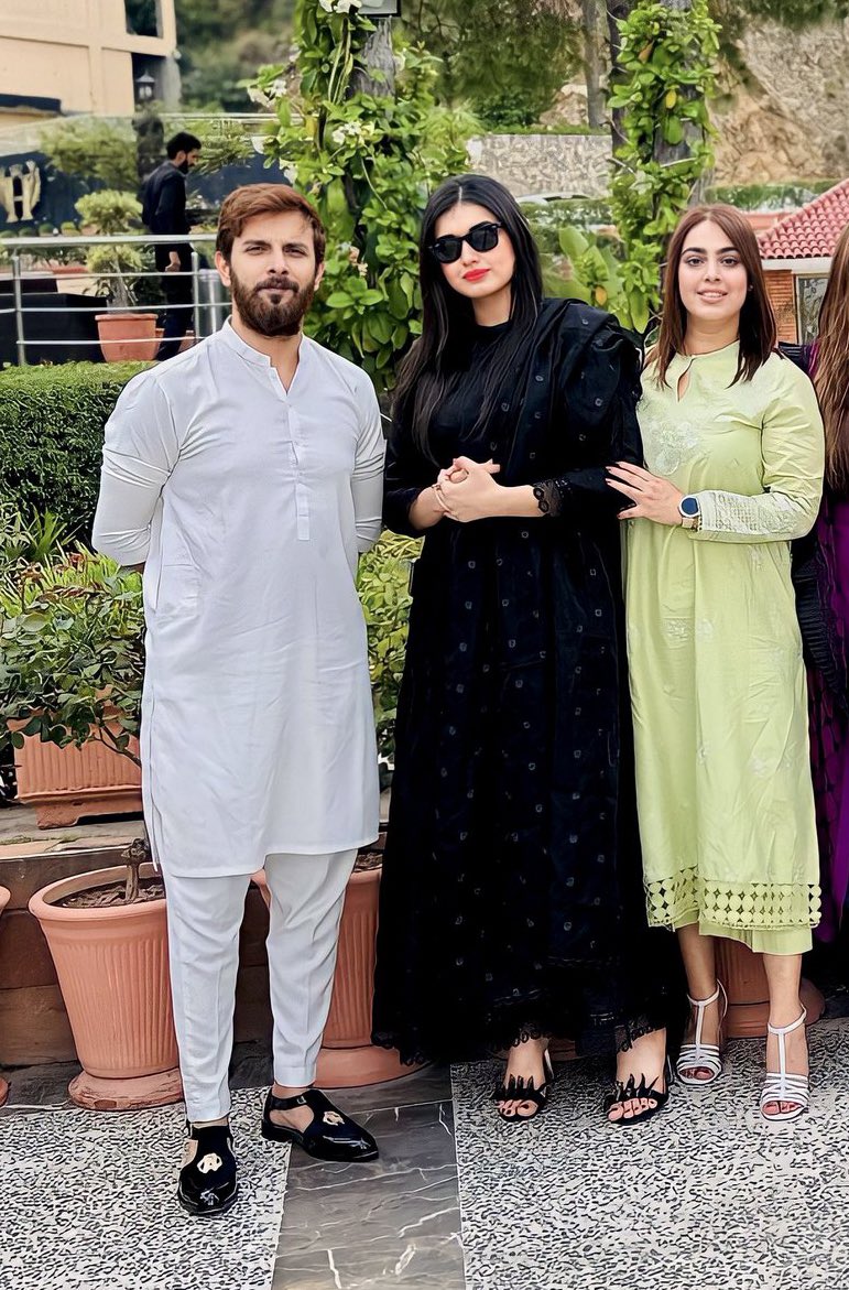 Khaula Chaudhry on Twitter: "میرا اپنے دوستوں فلک جاوید اور عمر ملک سے رابطہ نہیں ہو پا رہا ...