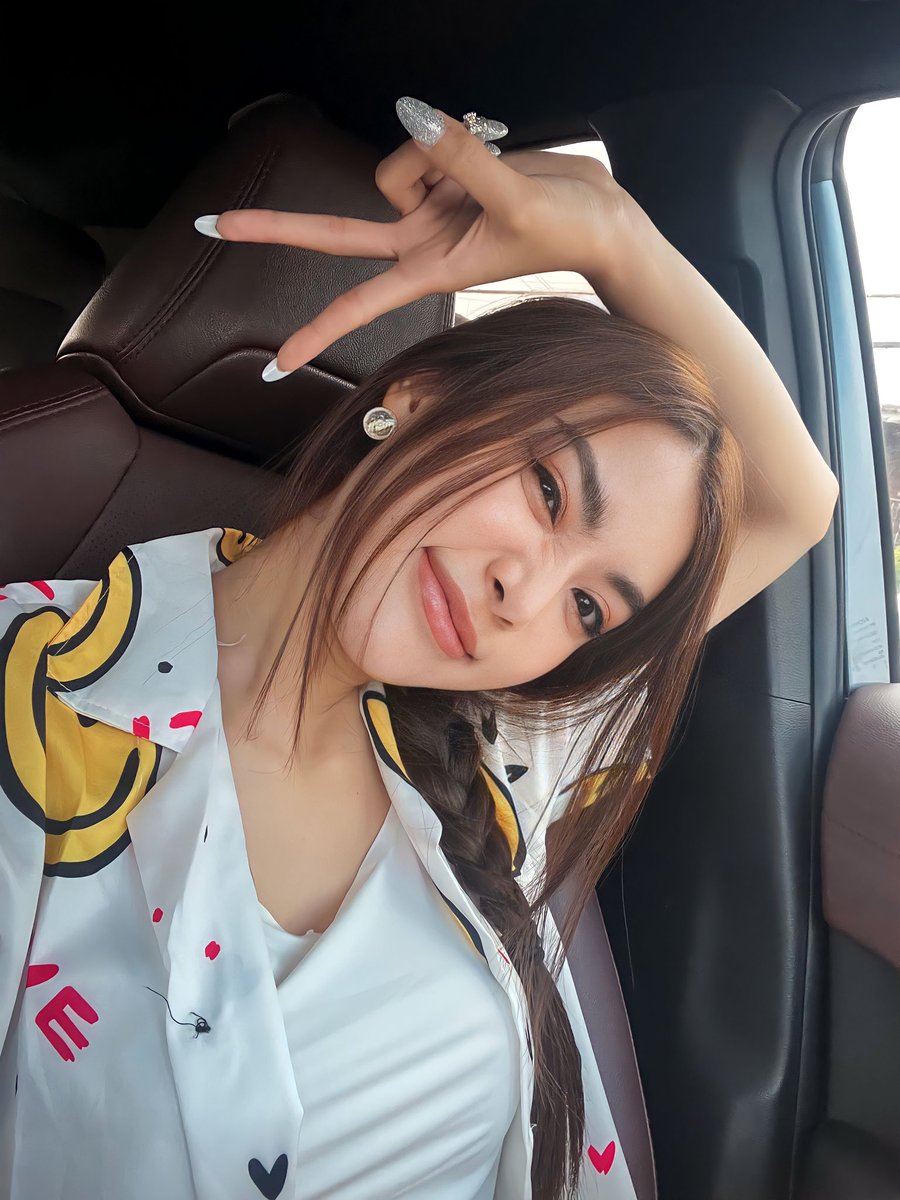 Chompoo Pinkiiz on Twitter: "เห็นโพสต์เราอีกแล้วหรอ เเอบชอบเราป่ะเนี่ย😂 #ชมพูเวียงพิงค์ #ชมพูอทิ ...