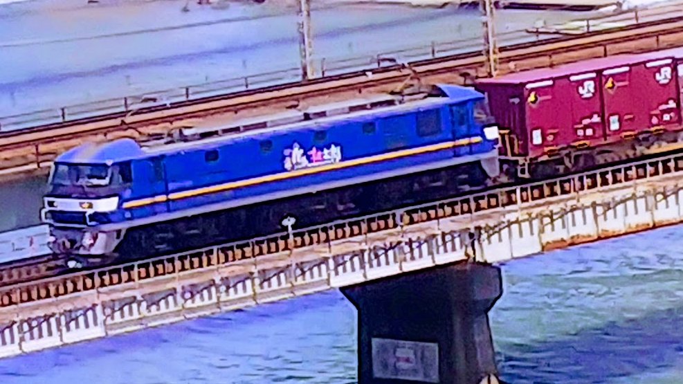 目で確認現場主義 On Twitter びわ湖大津、本日の瀬田鉄橋通過列車、左上9時35分エコパワー桃太郎、左下12時21分ef210とef65連結、右上16時09分ef510のブルー