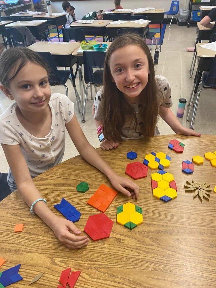 wyckoff schools on Twitter: "RT @WPSCoolidge: 4D learning about symmetry with pattern blocks."