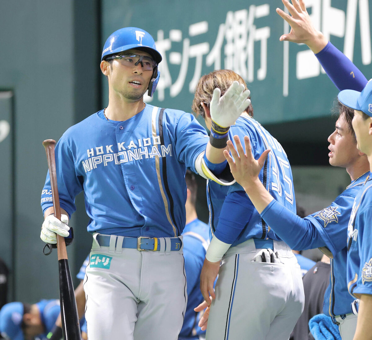 スポーツ報知 プロ野球取材班 On Twitter 【 日本ハム 】江越大賀が1826日ぶりの本塁打 ソフトバンク・津森から左中間へ ソフトバンクホークス Sbhawks