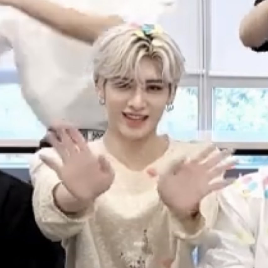 Zhang Xiao 𓃠 on Twitter: "RT @EB0YRICKY: our lovelicky is here"