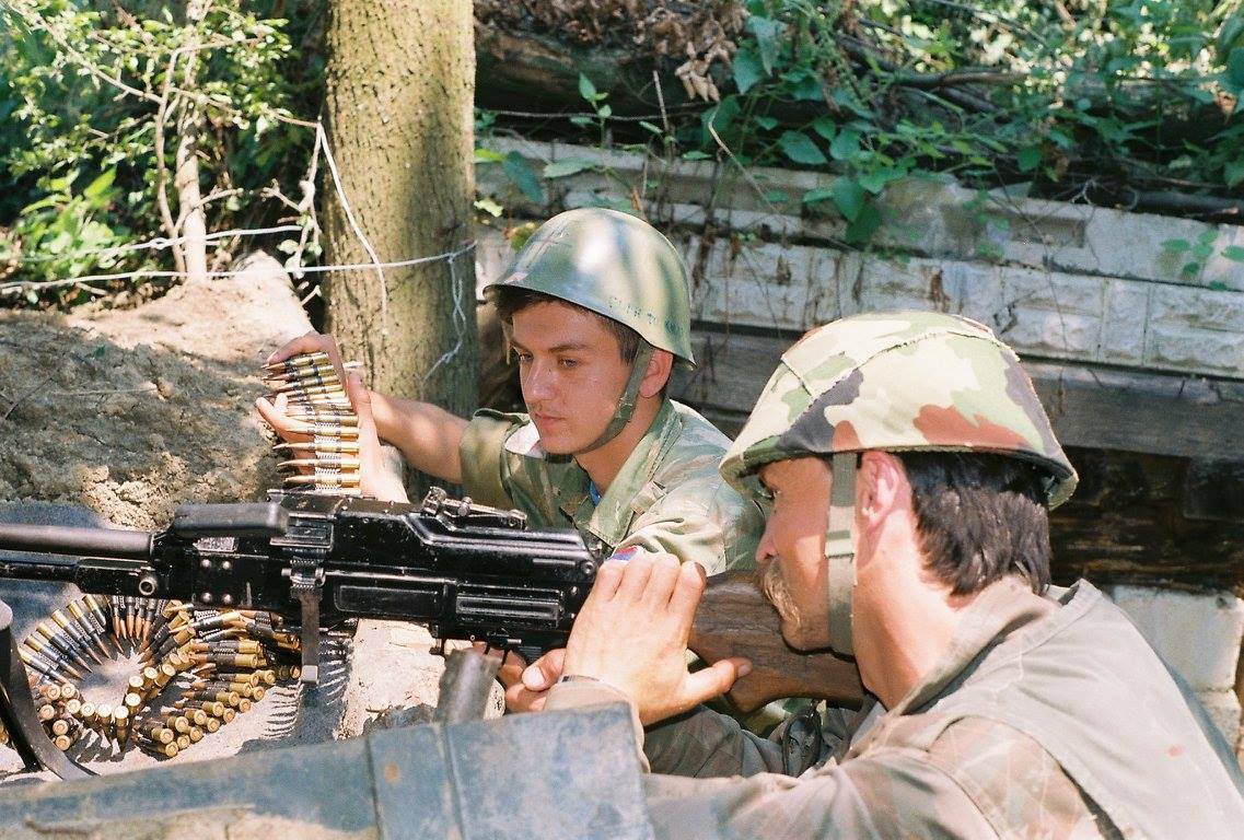 daytona 📻 on Twitter: "Members of the Army of Republica Srpska during the Yugoslav Wars"