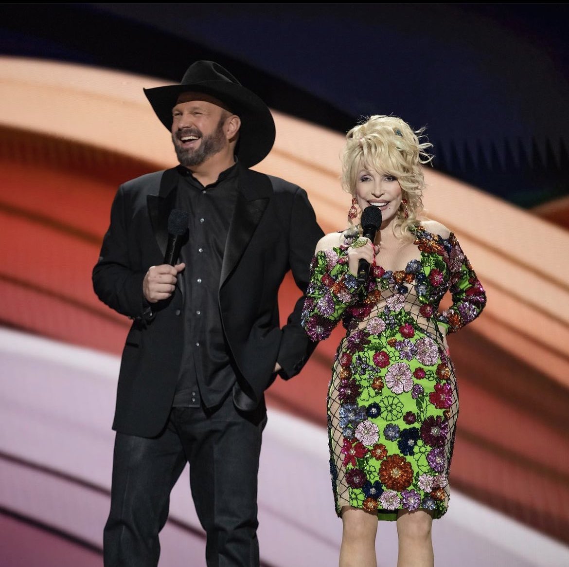 Dolly Parton News on Twitter: "First look at Dolly and Garth Brooks as the hosts of the 2023 ACM ...