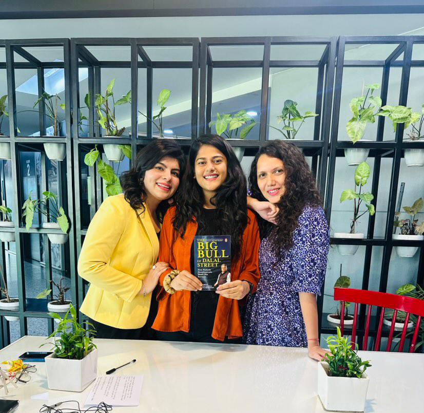 Anshika Awasthi on Twitter: "Guess who visited the office today? My favourite @apri_sharma who ...