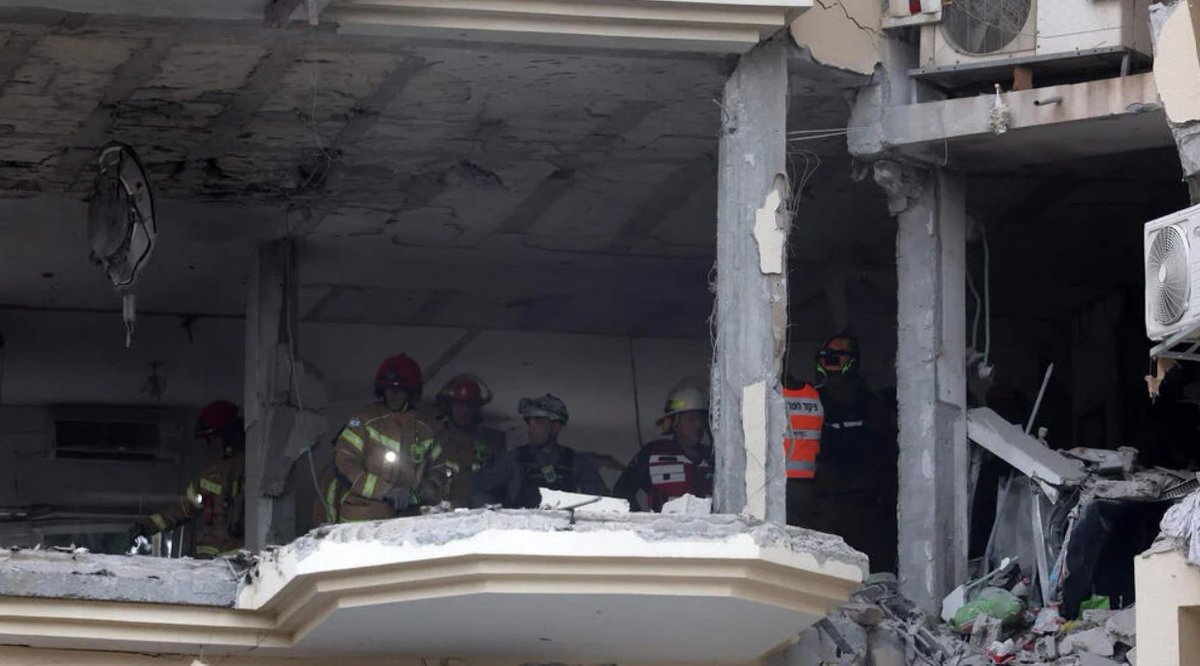 ynet עדכוני on Twitter: "אלוף פיקוד העורף: בדירה שנפגעה ברחובות יש מקלט ישן, שהפך למחסן. הנפגעים ...