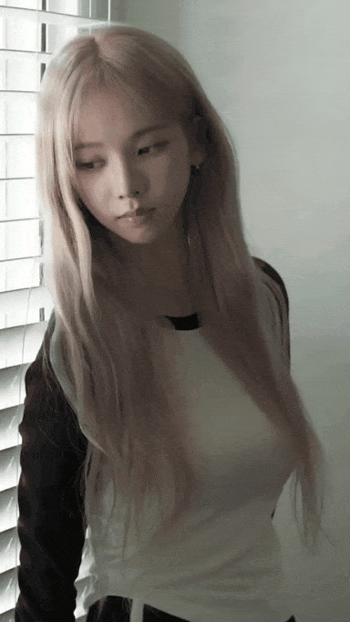 인스티즈 on Twitter: "금발에 돌핀 팬츠 에스파 카리나 (링크에 더있어요👉) https://instiz.net/pt/7378516"