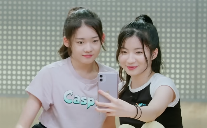 Juri Tanaka on Twitter: "Já que a história do BABYMONSTER tá parecendo com a do TWICE, a YG ...