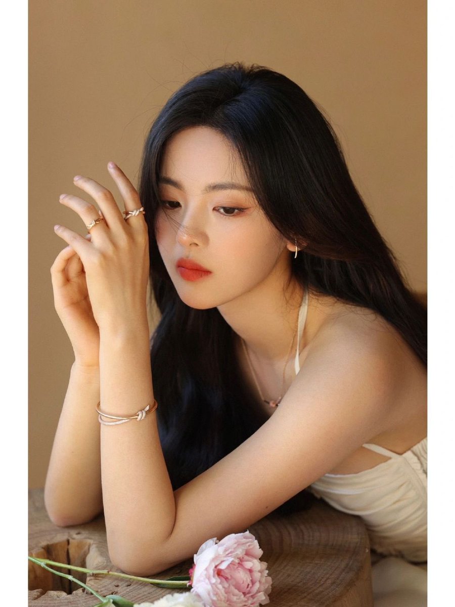 chaoyue pics on Twitter: "230511 xiaohongshu update #杨超越 #YangChaoyue"