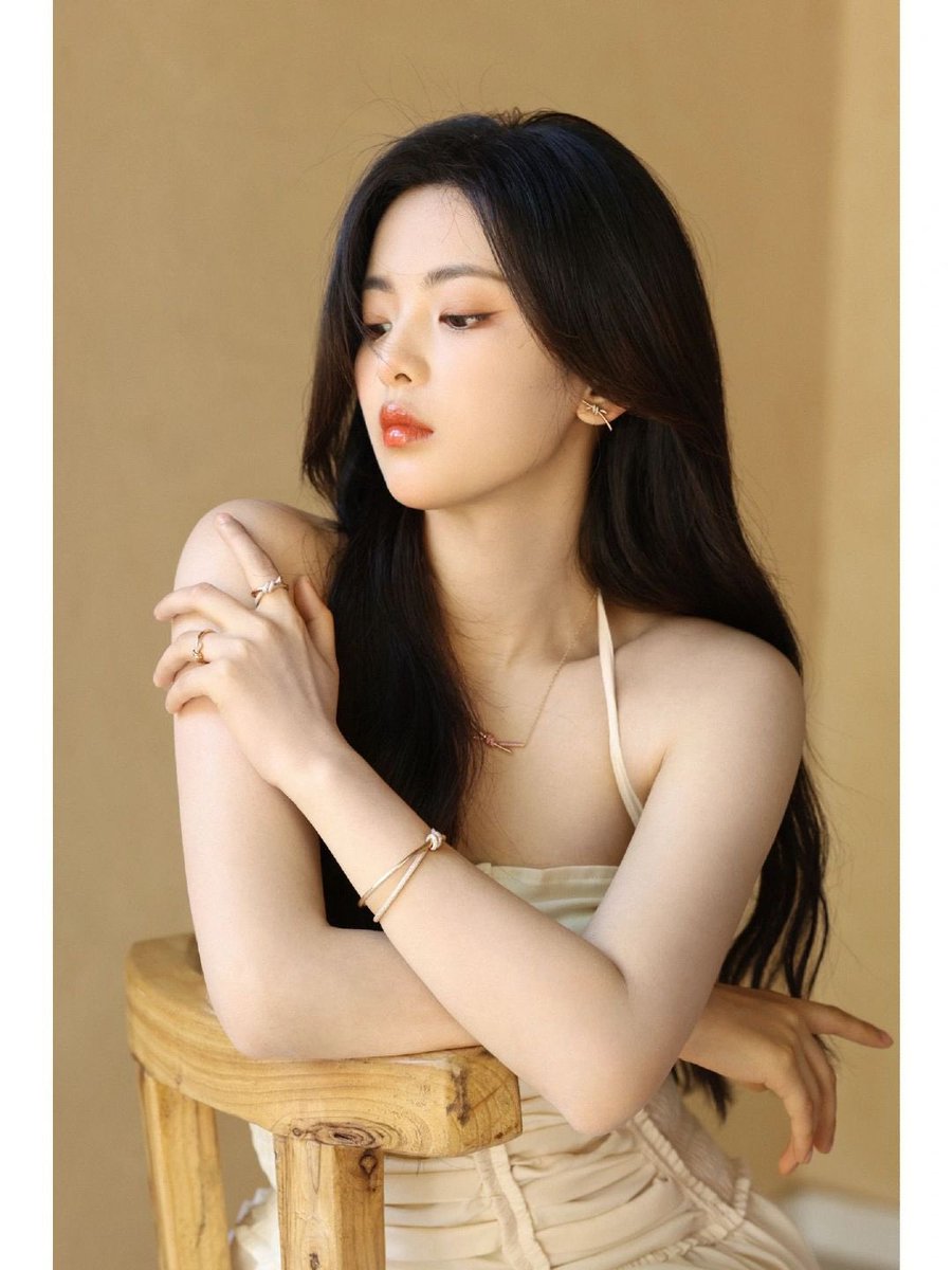 chaoyue pics on Twitter: "230511 xiaohongshu update #杨超越 #YangChaoyue"