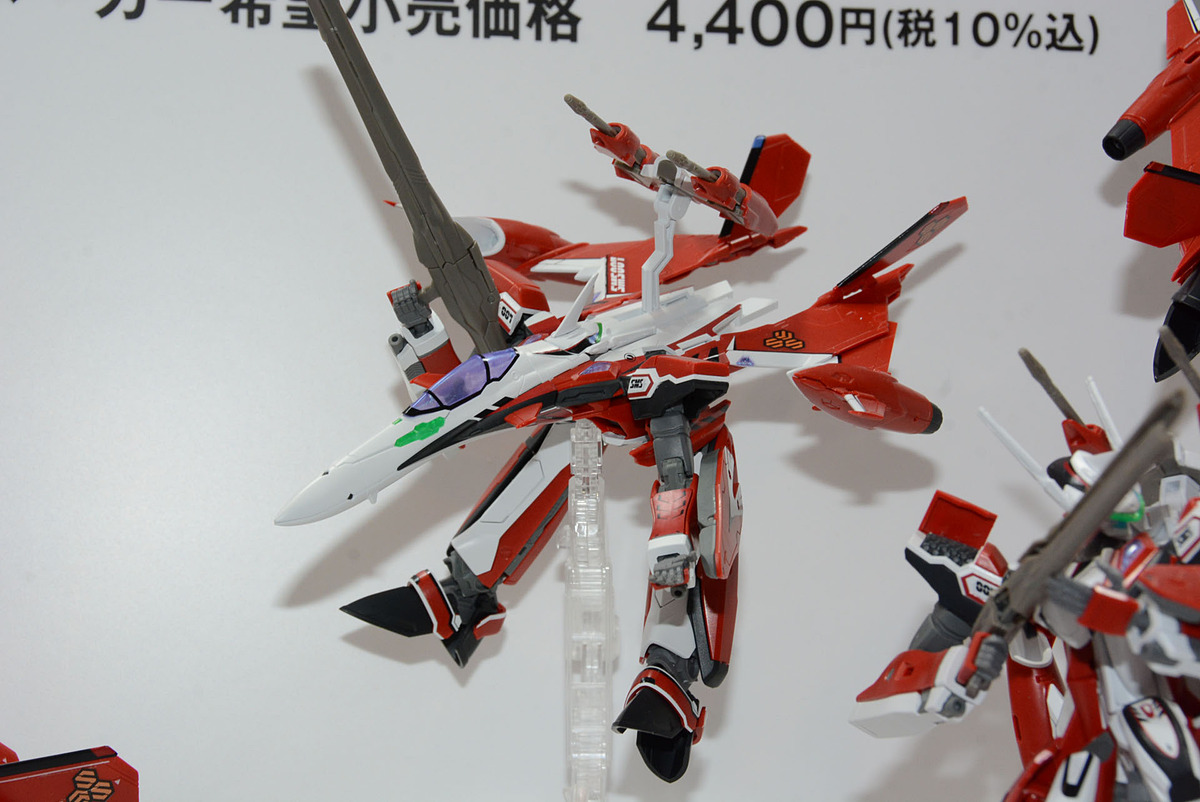 HOBBY Watch on Twitter: "「HG 1/100 YF-29 デュランダルバルキリー(早乙女アルト機)」は、差し替え変形だからできるバトロイドの力強さ、ポージングに注目 ...