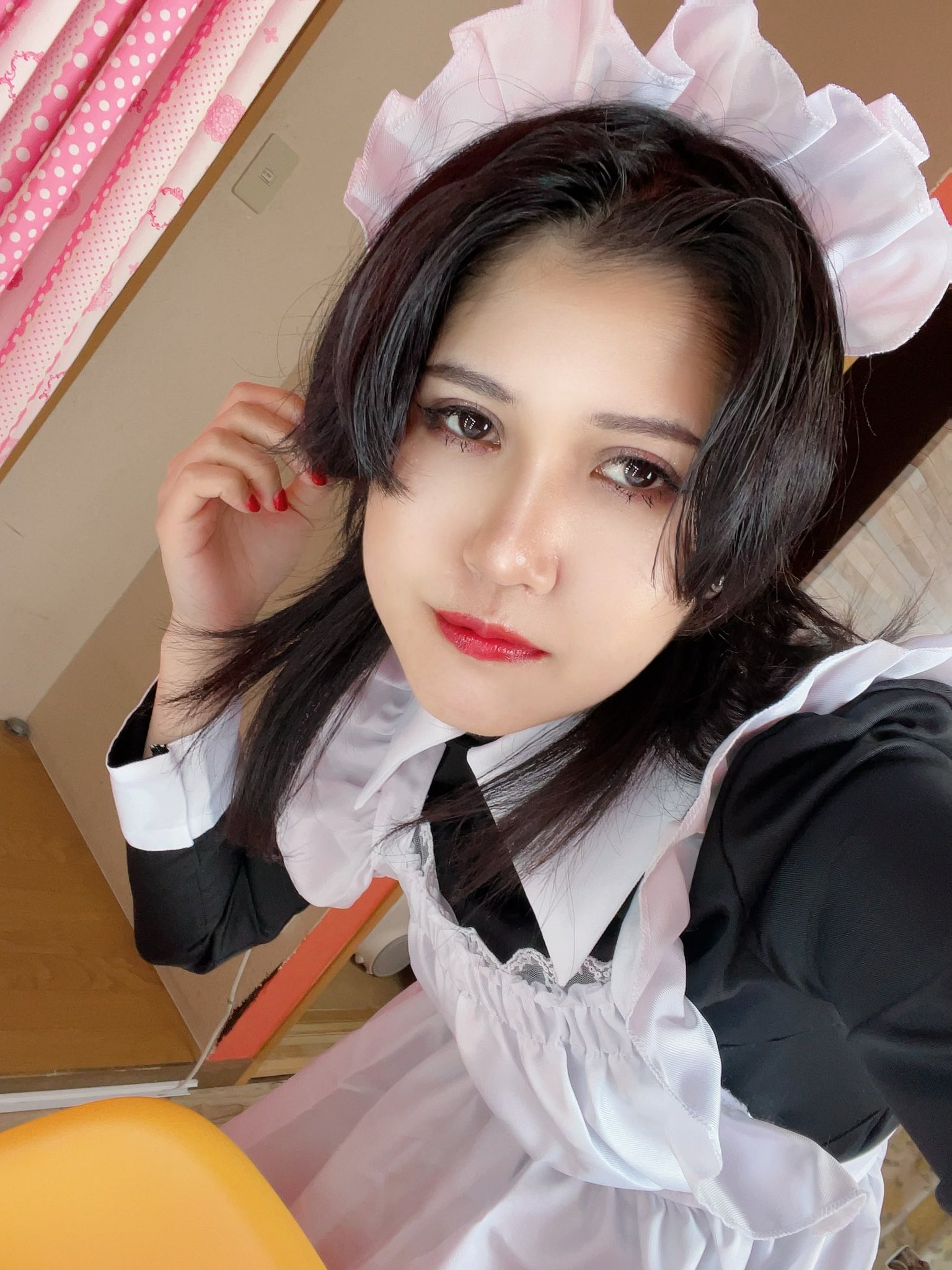 槐 モナ Mona Enju😈tokyo🧠 On Twitter ボッコボコの撮影中だよ ロングメイド服、初披露♡ T