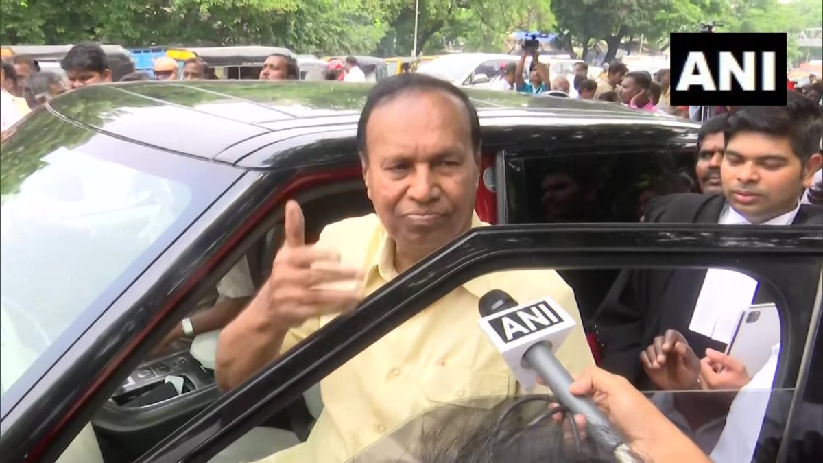 ANI on Twitter: "Chennai: DMK leader TR Baalu reaches Saidapet court to file a defamation case ...