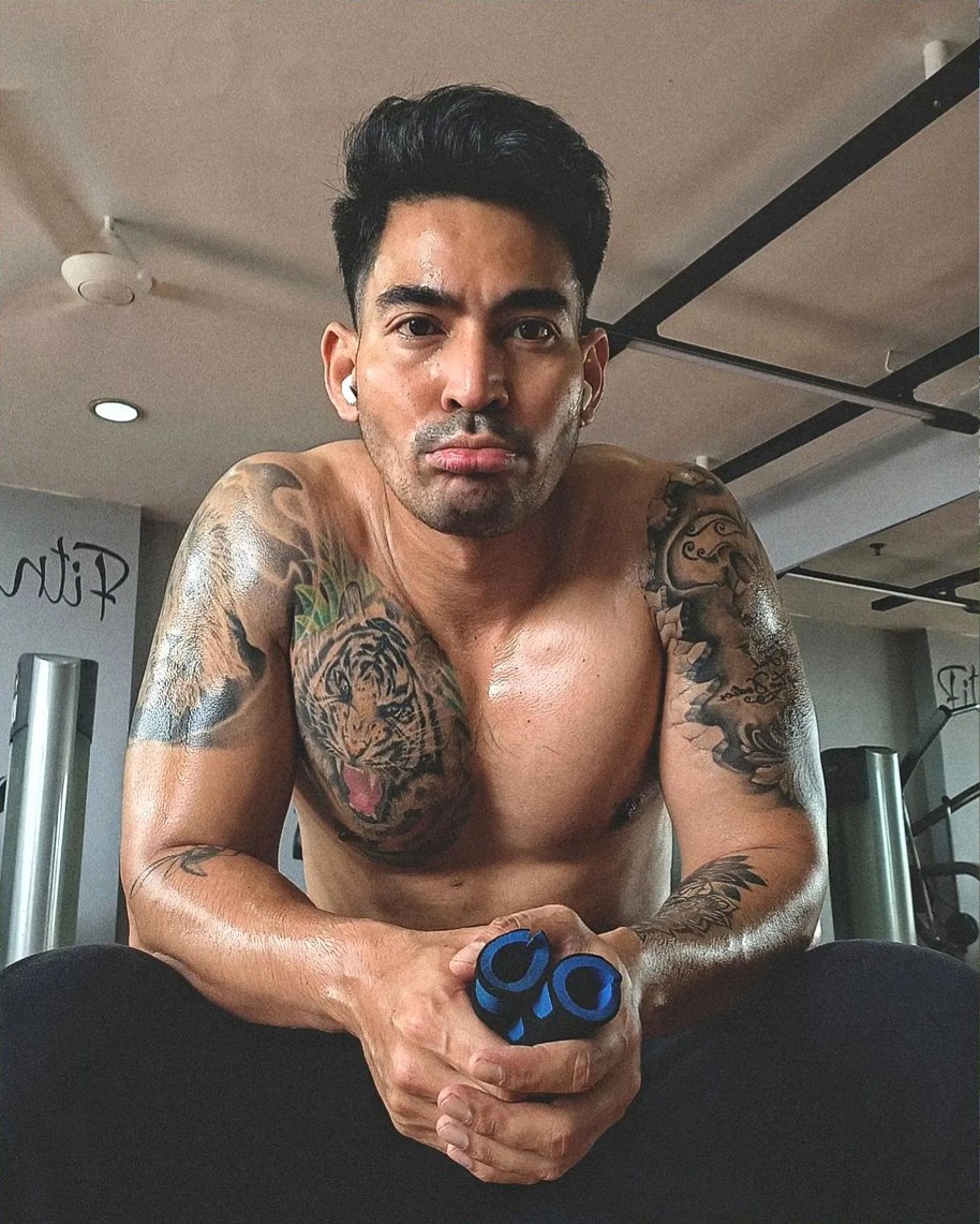 MRVVIP on Twitter: "Robby Purba shirtless and sweaty. #selebwatch"