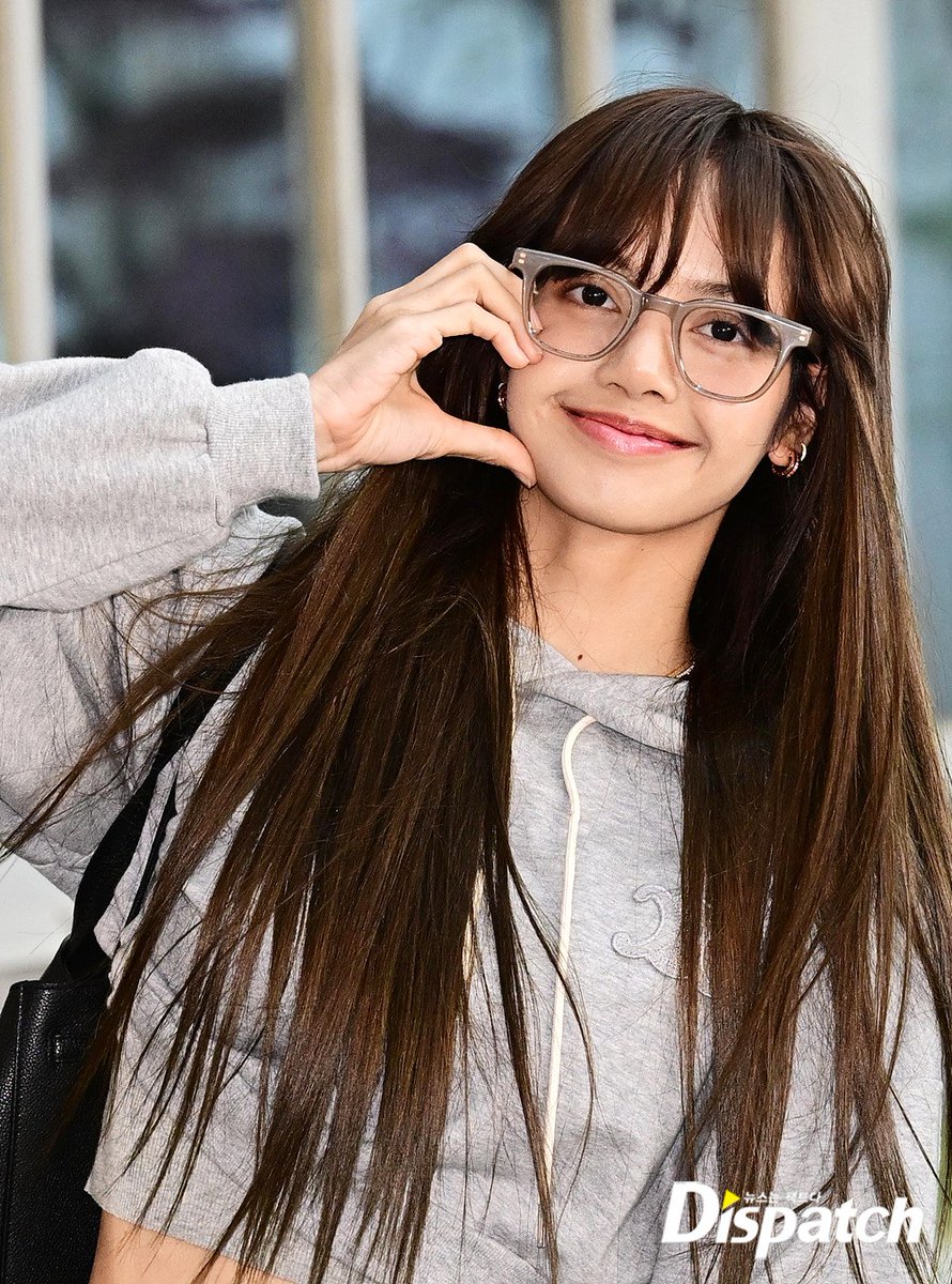 @LiliesHomeBR on Twitter: "Group BLACKPINK's #LISA is departing from Gimpo International Airport ...