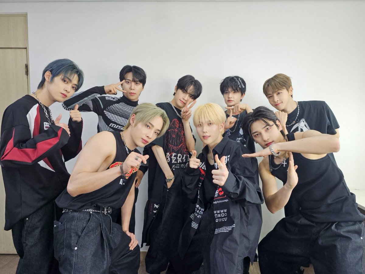 BAE173 on Twitter: "[📸] 230512 KBS2 뮤직뱅크 목소리 크게 응원해준 엘스 너무 든든해😍 우리 내일 또 봐요💙 #BAE173 #비에이이173 #GT"