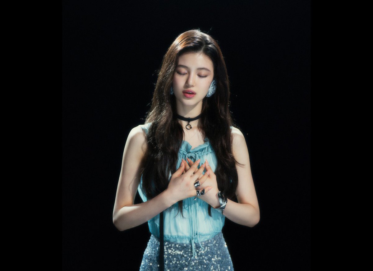 NewJeans Loops 🐇 on Twitter: "Part of your world MV making #뉴진스 #NewJeans #다니엘 #Danielle"