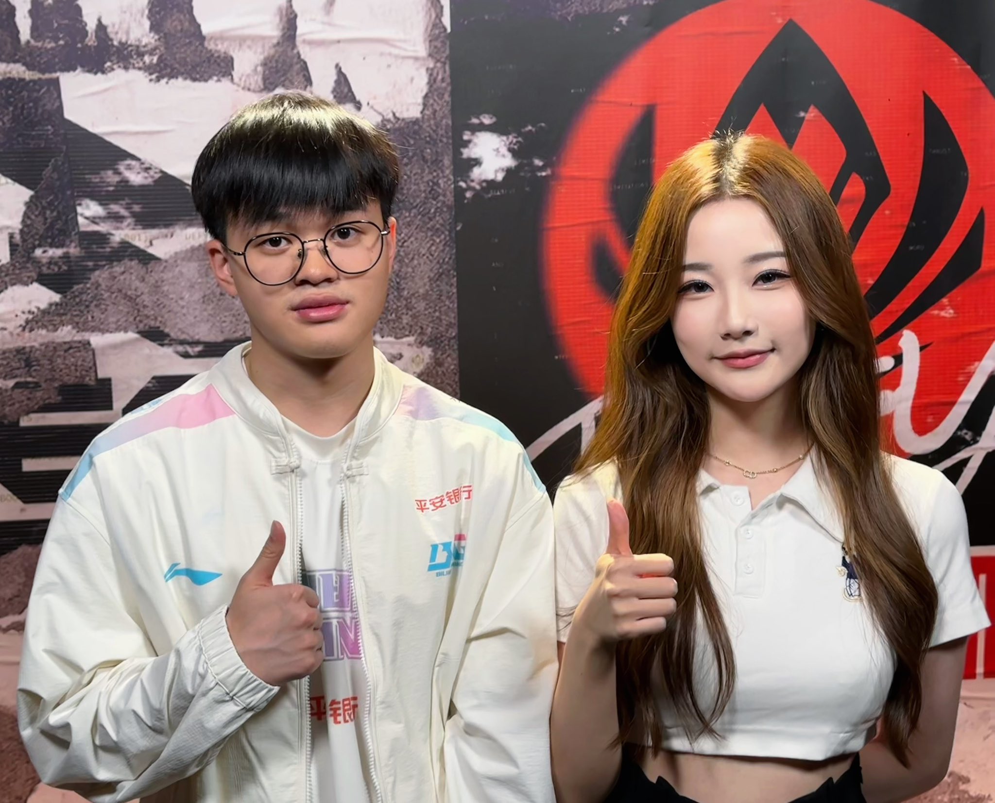 Kitty on Twitter: "Post victory interview with Xun!! ☺️ caught Yagao on the side as well, BLG 加油 ...