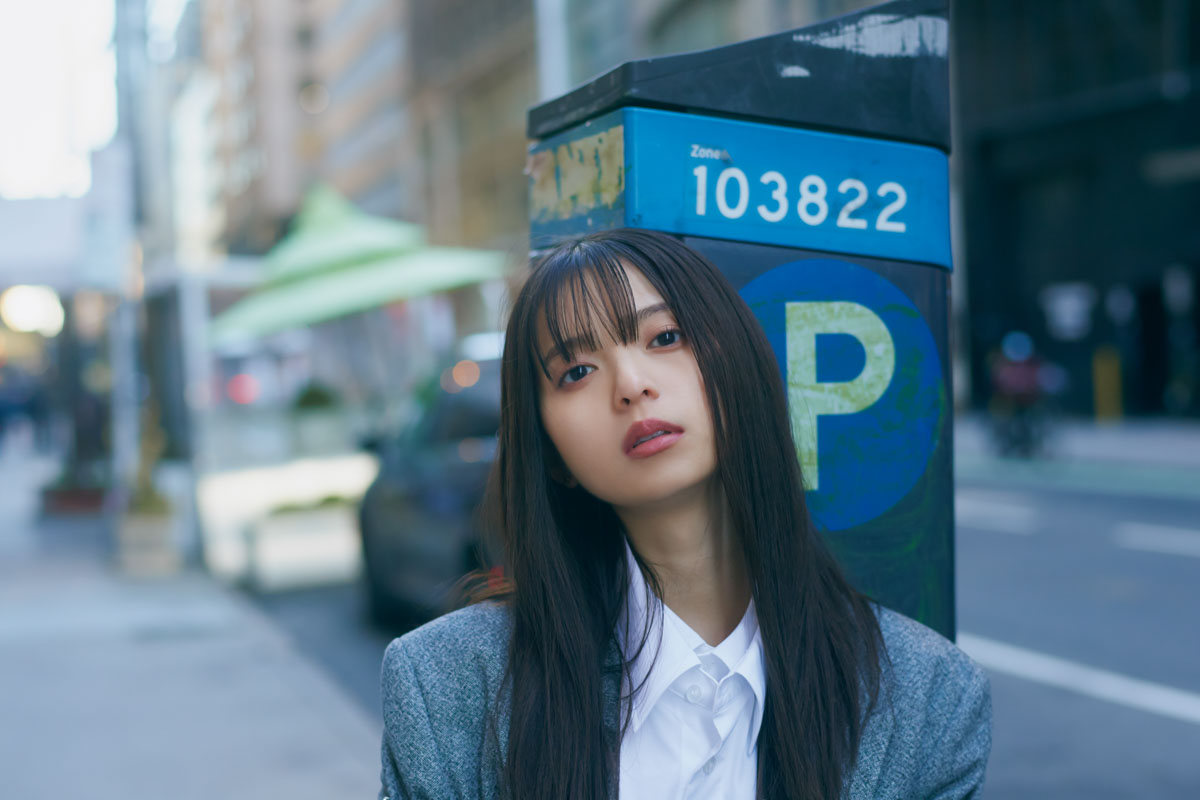 ORICON NEWS（オリコンニュース） on Twitter: "齋藤飛鳥、大ぶりニットから色白美脚がスラリ ポストカード全12種類解禁 📸 特典＆先行カット 全21枚 アイスほおばる ...