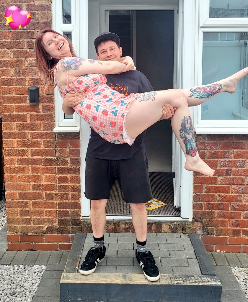 Ruby Spiers-Unwin on Twitter: "This goofy gal and her goofy pal are officially homeowners! Hi ...