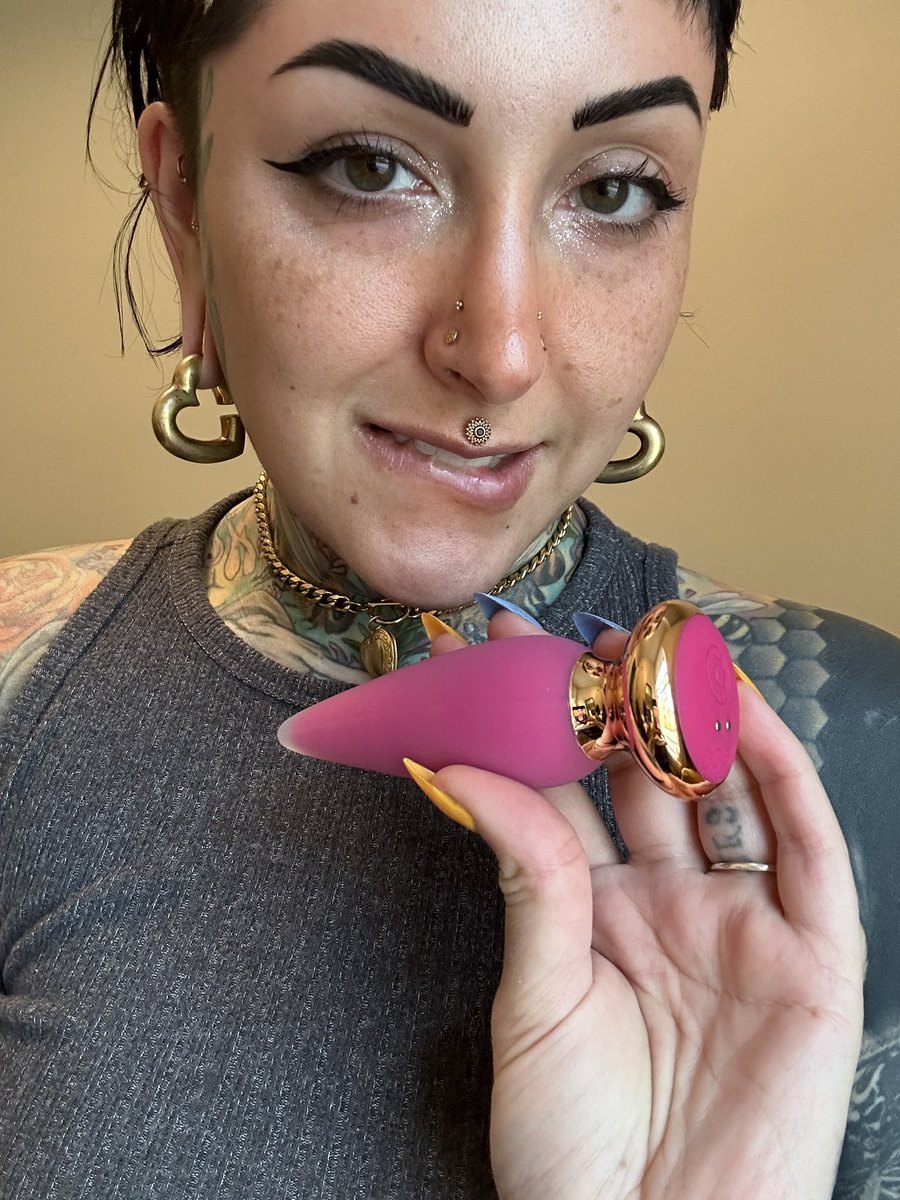 Jude Ryan on Twitter: "Watch me try out this vibrating butt plug I received from @HoneyPlayBox