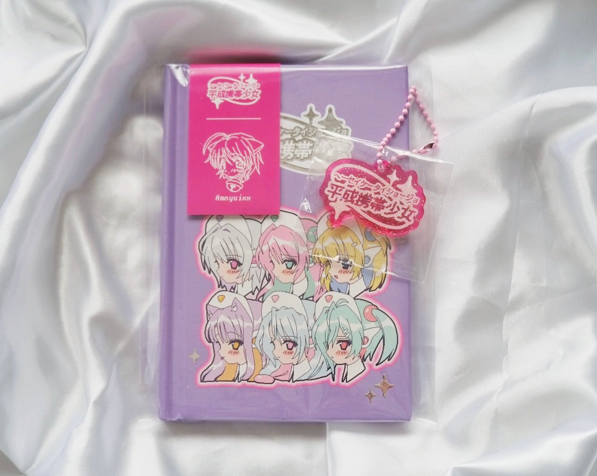 YUI・COMITIA144「E11b」 on Twitter: "COMITIA144 [E11b] 電子通信空間ユイ 【グッズ紹介 1/4】 イラスト集・アクキー付き A6/20p/厚紙 ...