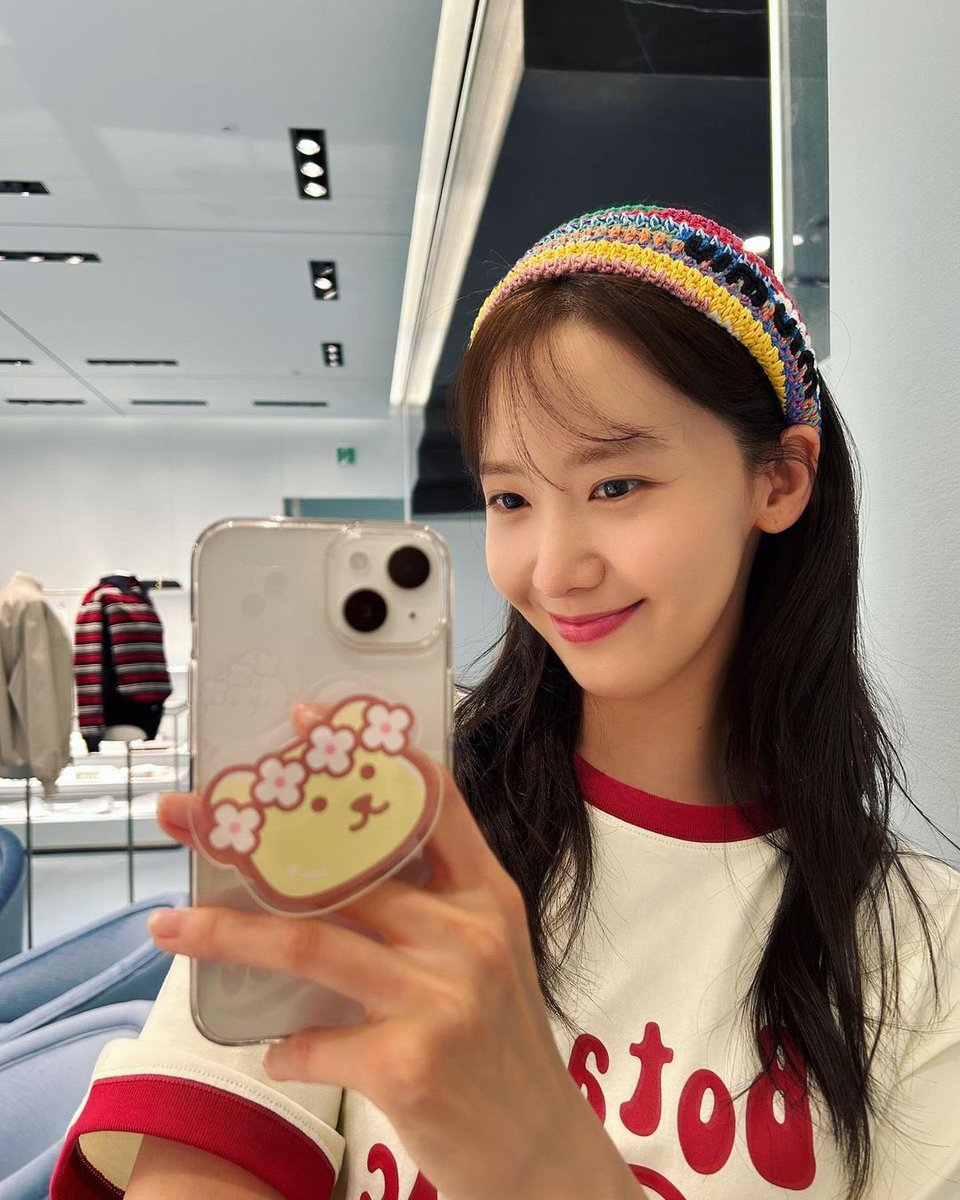 😏 on Twitter: "RT @SNSD_0805: [INSTAGRAM] yoona__lim: 나두 머리띠🌼🌼🌼🌼 #5월 https://instagram.com/p/Crr ...