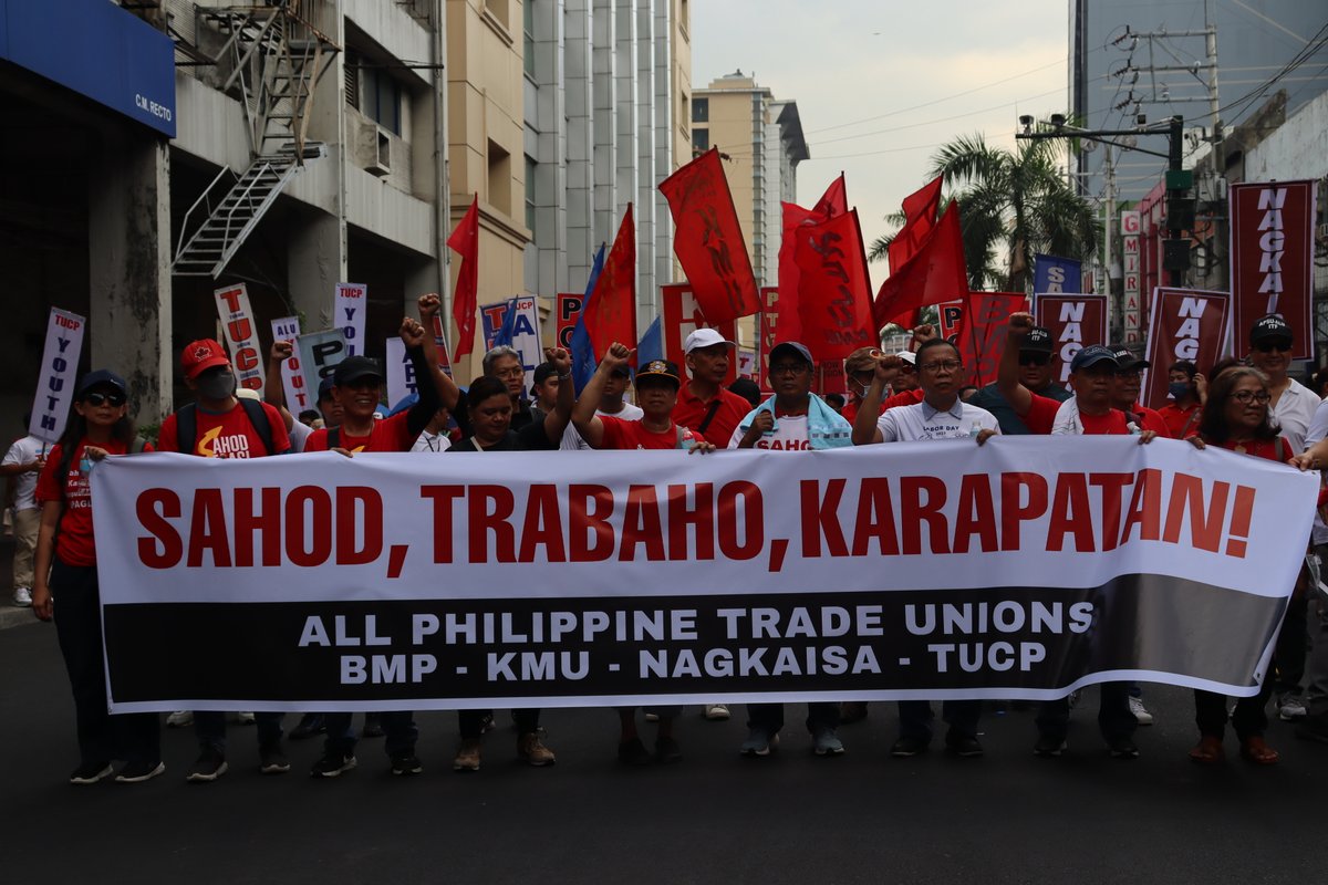 Pinoy Weekly on Twitter: "TINGNAN | Muling nagkaisa at nagkapit-bisig patungong tarangkahan ng ...