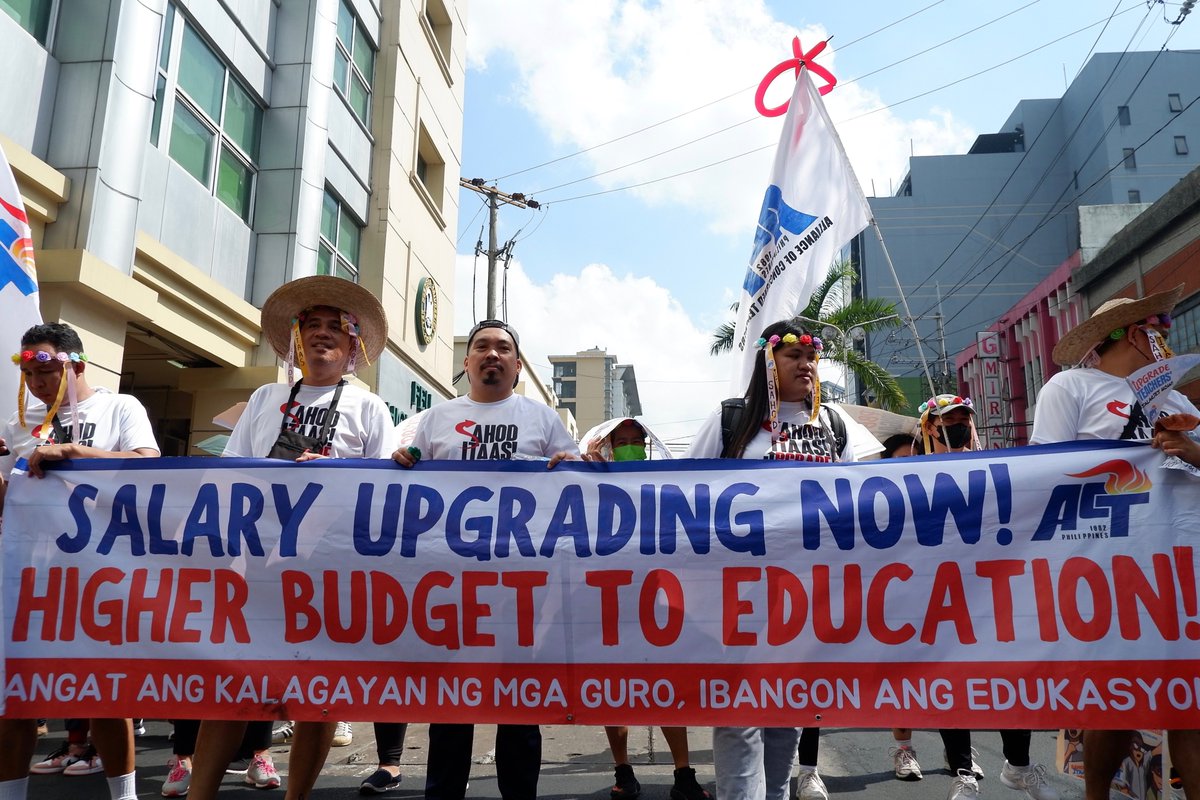 Pinoy Weekly on Twitter: "TINGNAN | Muling nagkaisa at nagkapit-bisig patungong tarangkahan ng ...