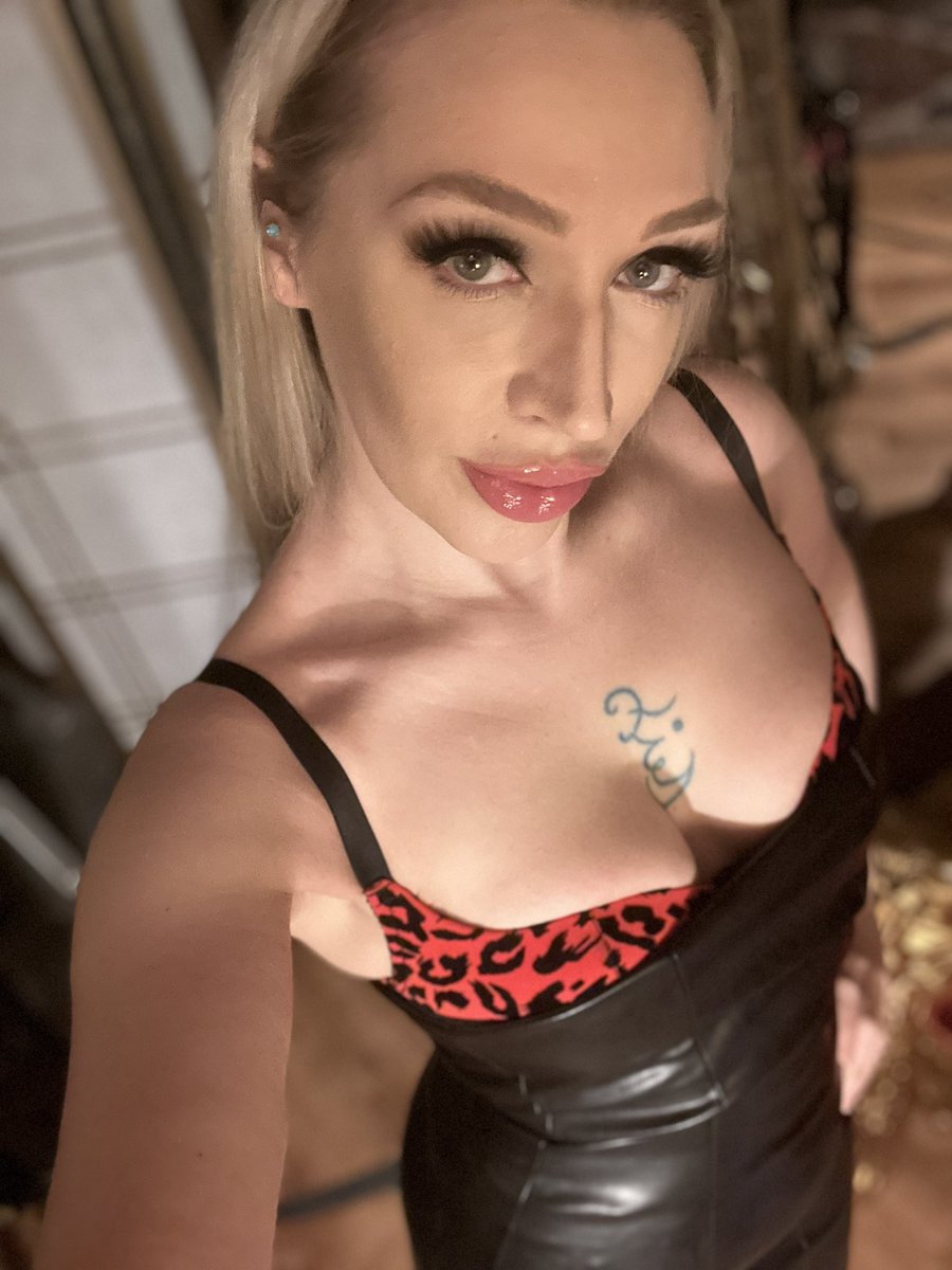 Seattle Dominatrix Ruby Enraylls on Twitter: "What all am I wearing under my dress?"