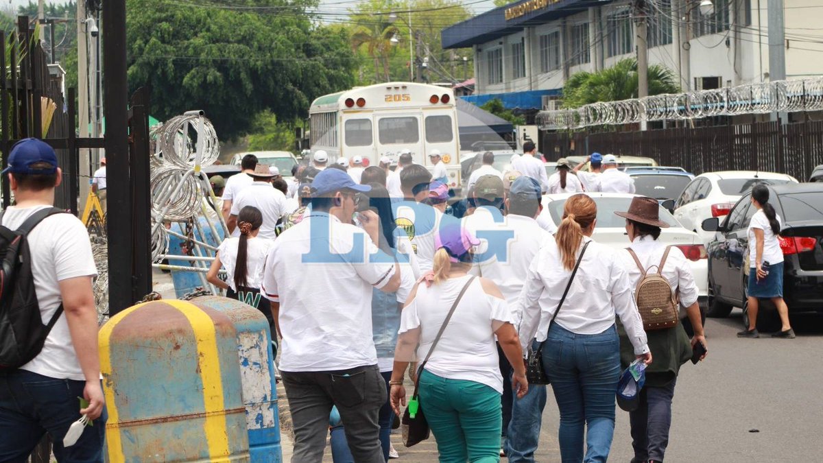 La Prensa Gráfica On Twitter Elsalvador Decenas De Personas Que