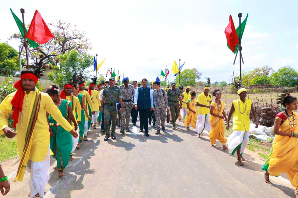 Sangram More on Twitter: "RT @Devendra_Office: DCM and Home Minister #DevendraFadnavis received ...