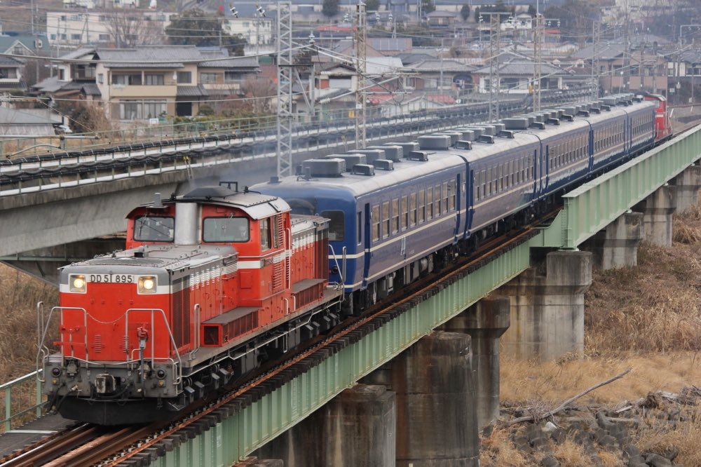 毎日気動車通勤 on Twitter: "#DD51の日 昨日、高崎のDD51 842、897、888の3機を取り上げて、895だけ取り上げ無いのも気持ち悪いので、1日過ぎたけど追加で ...