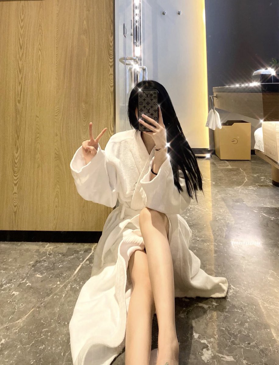 性感sex记录生活 On Twitter 来一张酒店的自拍，喜欢的朋友关注点赞，晚安💤 6554