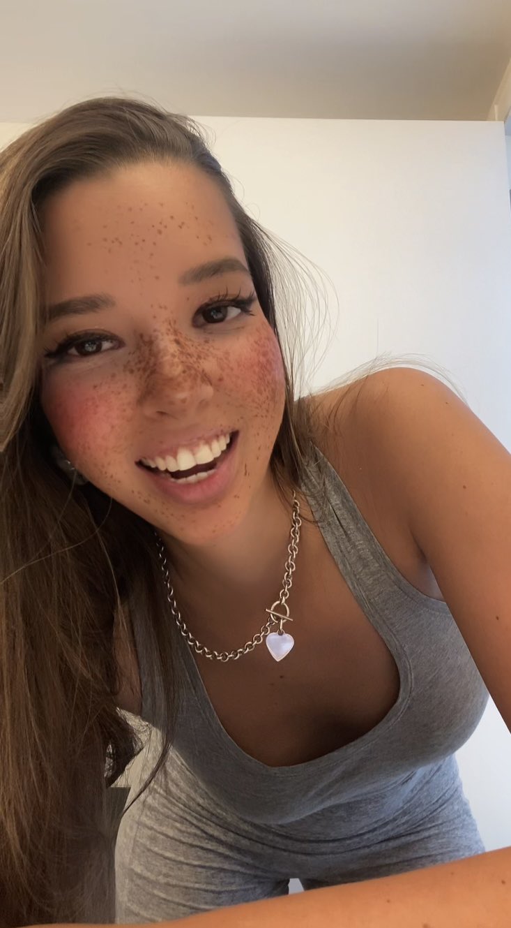 Daniela Delgado on Twitter: "Me sentí sexy con pecas.. https://t.co/FdepgyMNMn" / Twitter