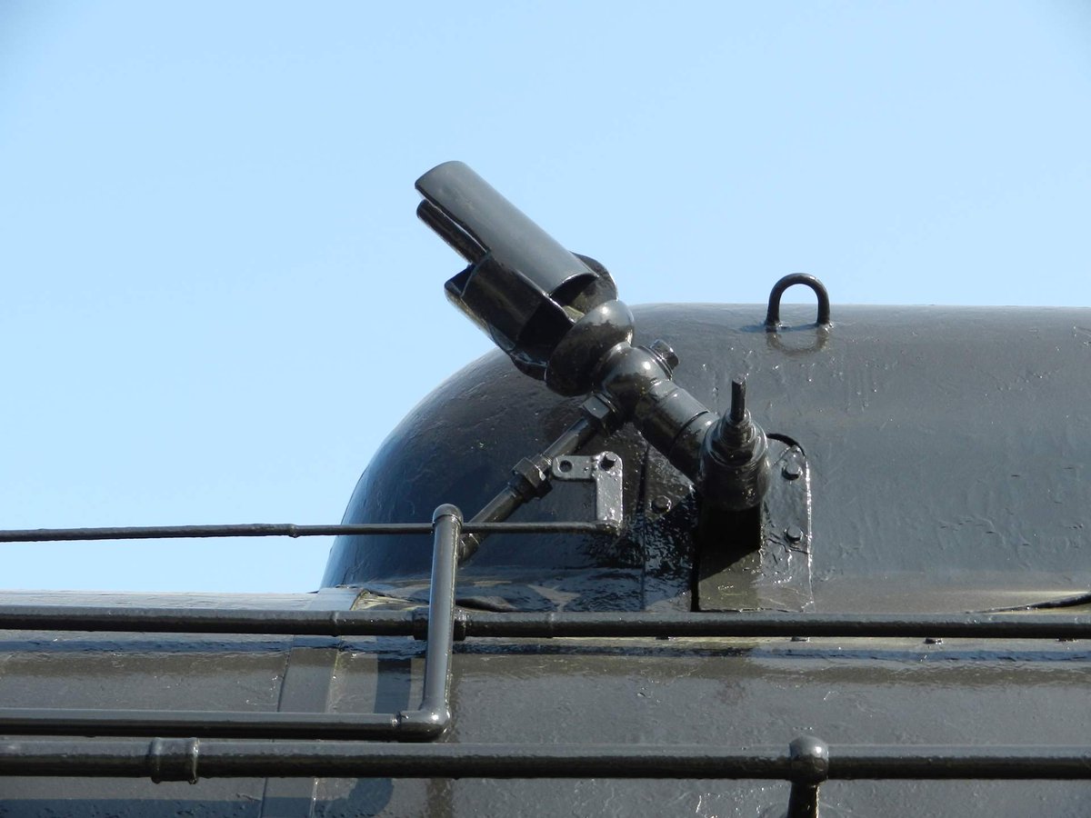 jun on Twitter: "D52 72とD52 70 共に最後に活躍した御殿場線沿線に保存 斜めに取り付けられた汽笛やメカニカルストーカーを装備"