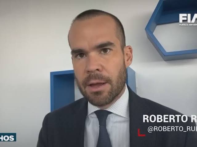 la oreja 🐍 on Twitter: "Carlos Hurtado vs Roberto Ruiz Pd carlos si así tiene el brazo ...