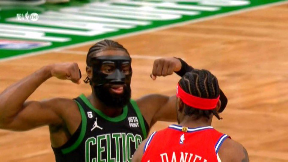 ClutchPoints on Twitter: "Jaylen Brown is flexing on the Sixers 💪"