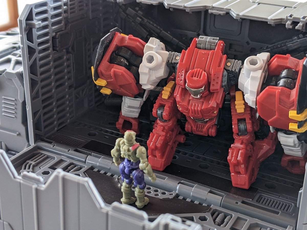 成田SKYGATE BASE 63番艦 on Twitter: "観艦式がえらいことになっているとは露知らず、芝山班長は旅支度にるんるんおじさんと化していた。"