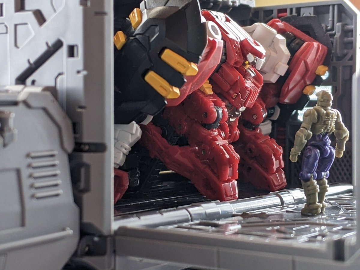 成田SKYGATE BASE 63番艦 on Twitter: "観艦式がえらいことになっているとは露知らず、芝山班長は旅支度にるんるんおじさんと化していた。"