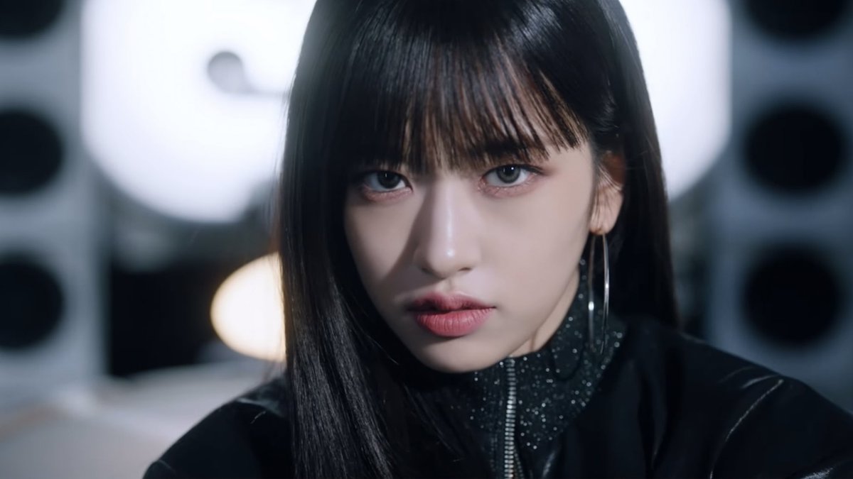 f: j + uzi ⚢ #1 n + tomari fan on Twitter: "RT @ivepics_: #ANYUJIN in WAVE MV Teaser WAVE FIRST ...