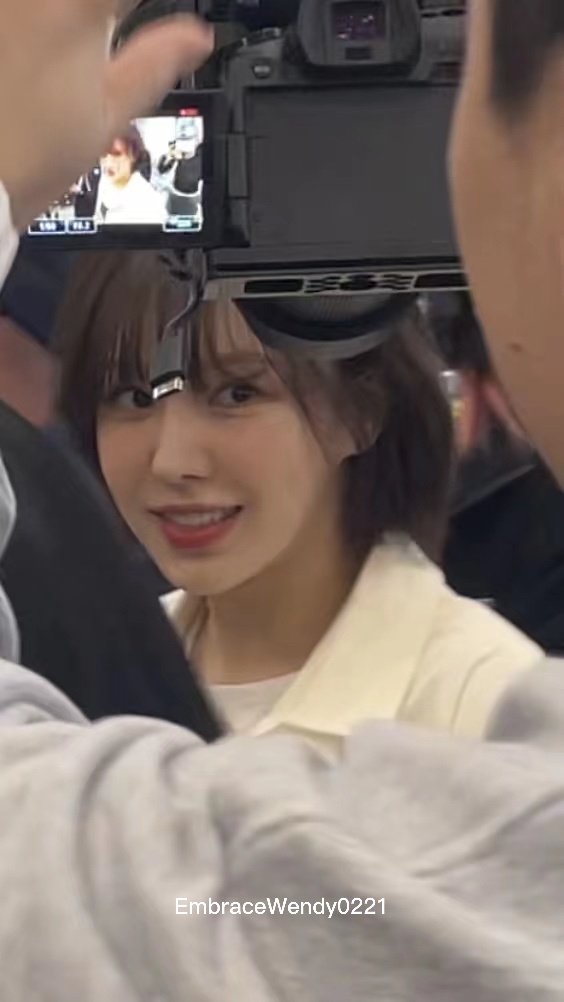 뚜뚜 on Twitter: "RT @WenreneSunseul: 😳😳 cr https://m.weibo.cn/detail/4896976874767554…"